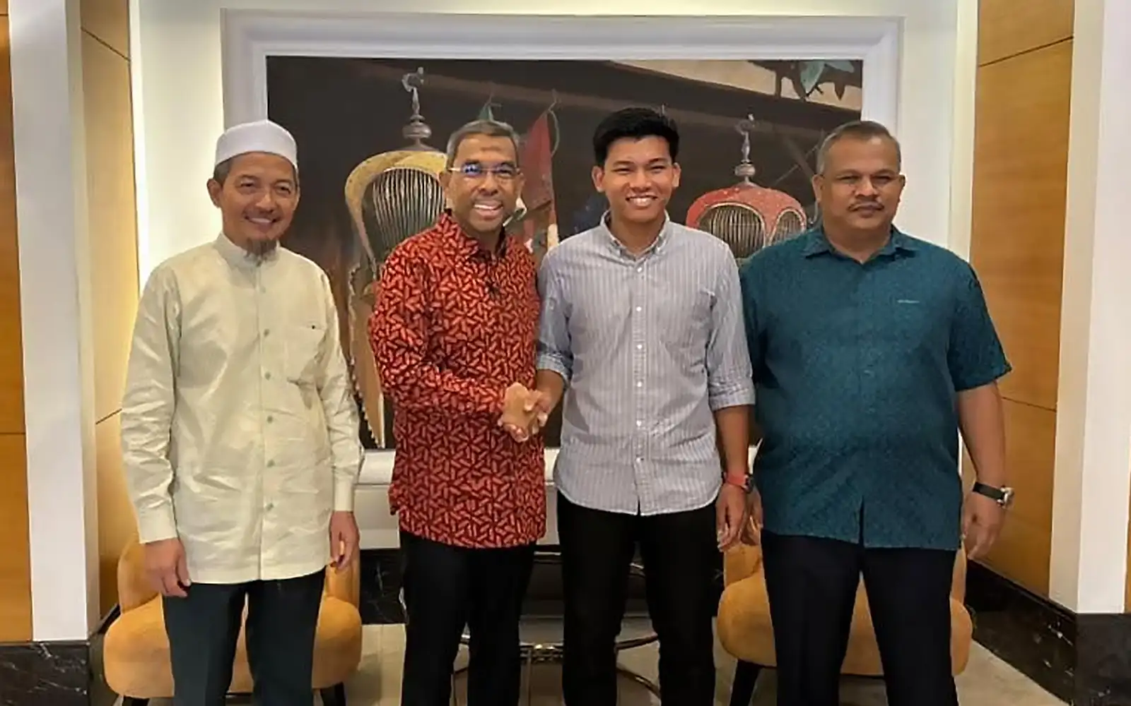 Nik Aziz’s grandson, Umno man bury hatchet after alleged slap