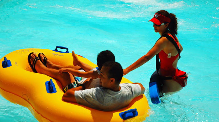 New York's largest water park with a hydromagnetic coaster is a must ...