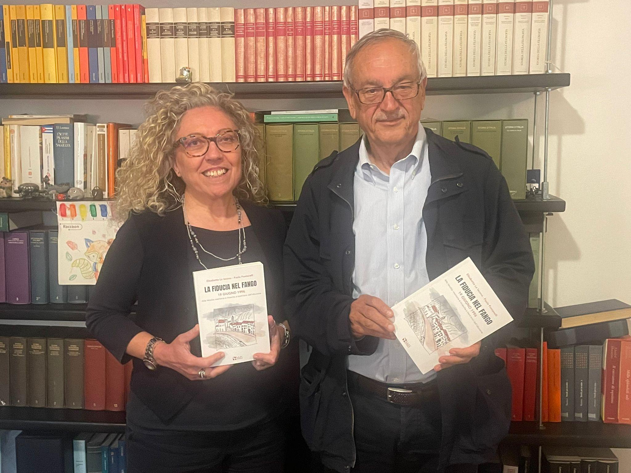 A Palazzo Blu la fiducia nel fango, il volume di Elisabetta Lo Iacono e ...