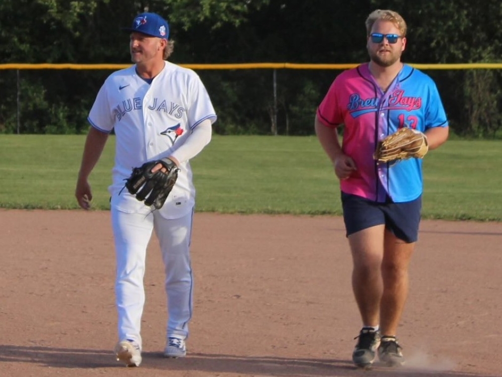 Ex-Blue Jays star shows up for GTA beer league game, crushes monster ...
