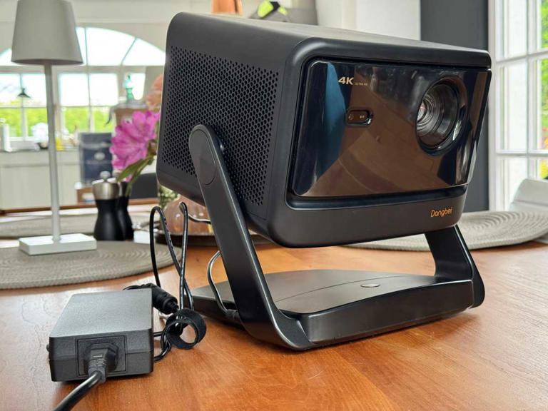 Dangbei DBOX02 Pro im Test: Heller 4K-Beamer mit reicher Anschlussauswahl