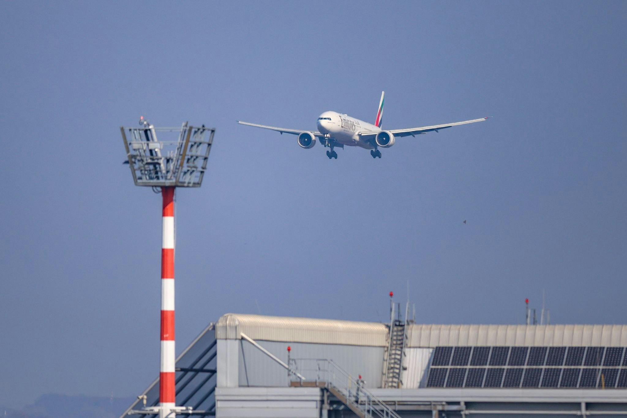 Geschlossen am Airport: NRW plant spezielle Flüchtlingseinrichtung am ...