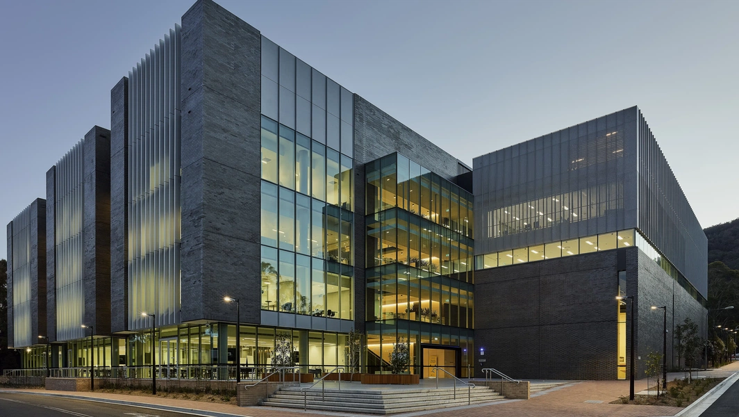 UOW chancellor steps aside amid ICAC corruption inquiry