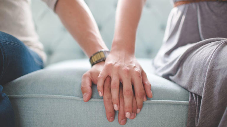 Cómo saber si le gustás a alguien: las 10 señales de atracción que ...