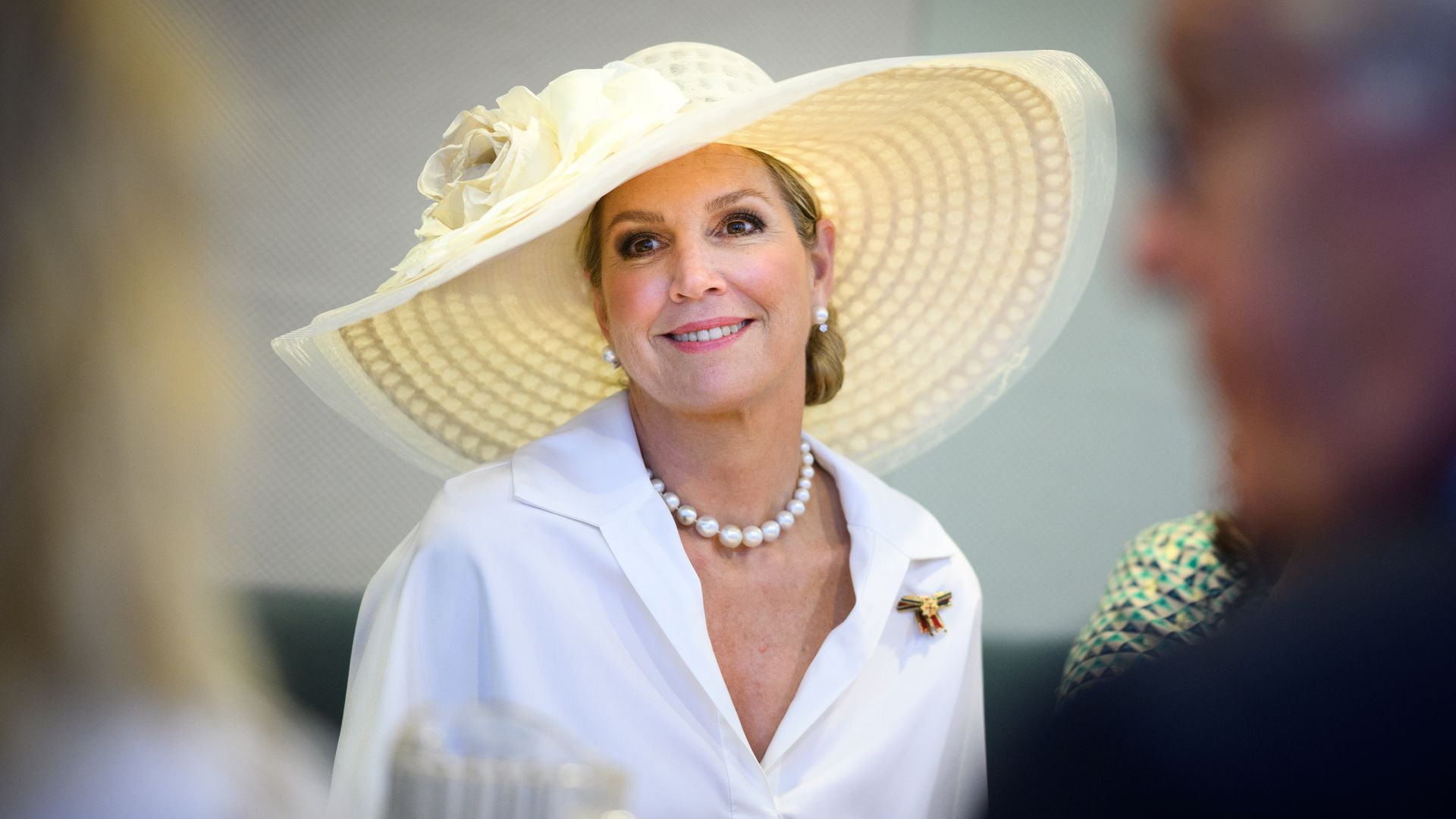 Queen Máxima dazzles in an XL hat and floral skirt during Germany’s ...