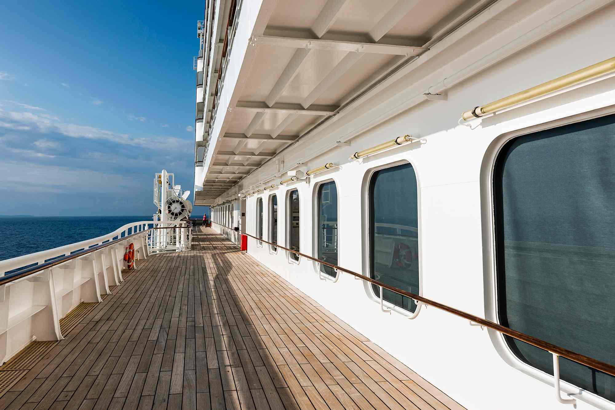 Cruise passenger describes feeling intense earthquake at sea: Guests ...