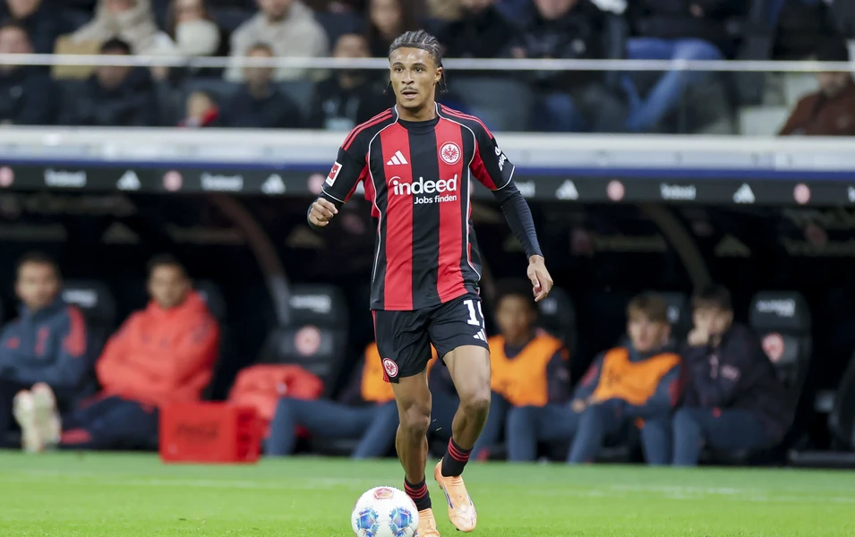 Tottenham eye Bahoya after Frankfurt slash asking price