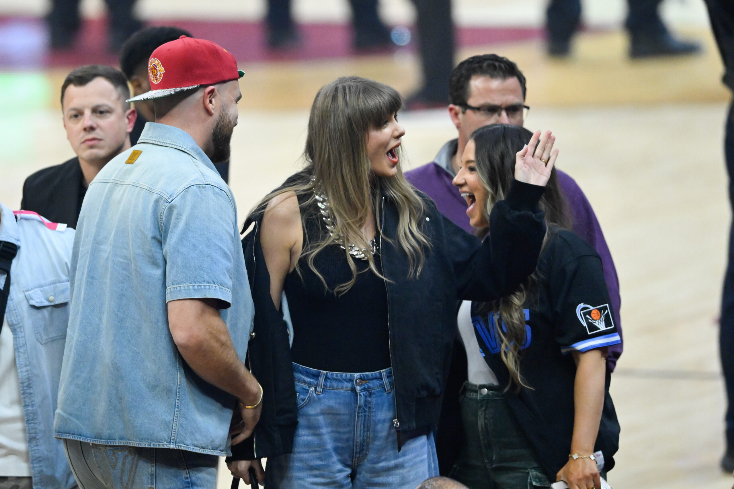 $2B pop icon Taylor Swift chooses Chiefs’ Kelce over Hollywood friends