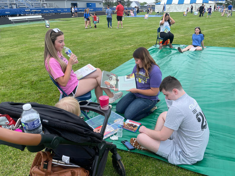 Northwestern Wayne FFA hosts petting zoo for students