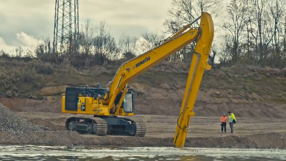 This Long Reach Excavator Handle A Challenging Job