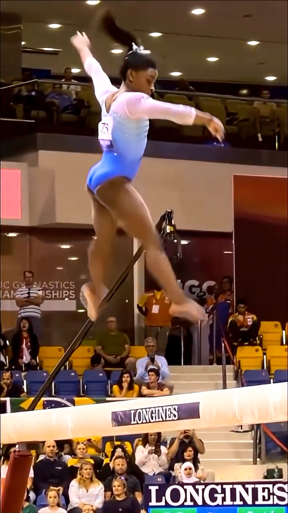 Simone Biles shines on beam