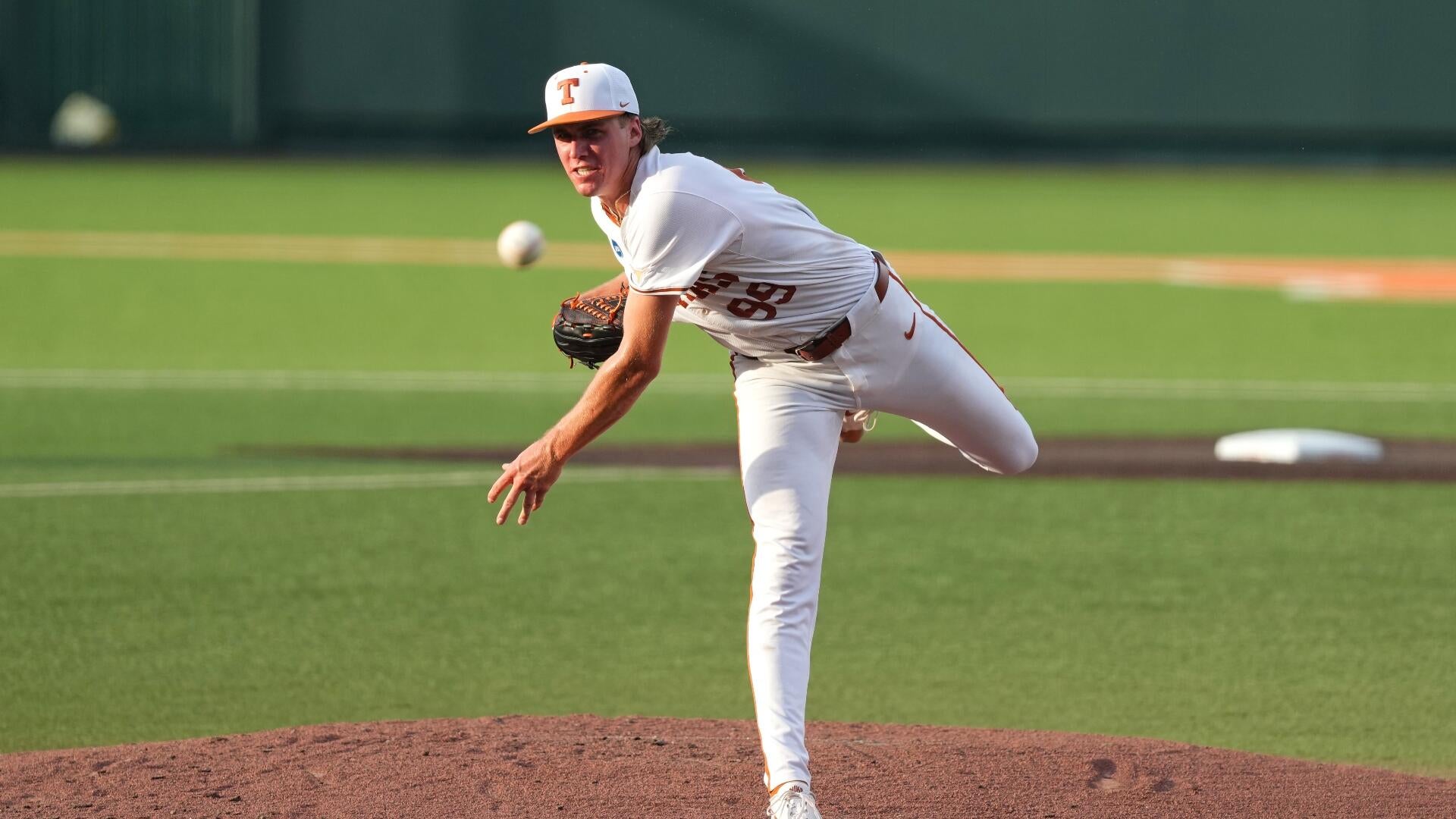 College World Series futures odds 2026: Expert reveals college baseball ...