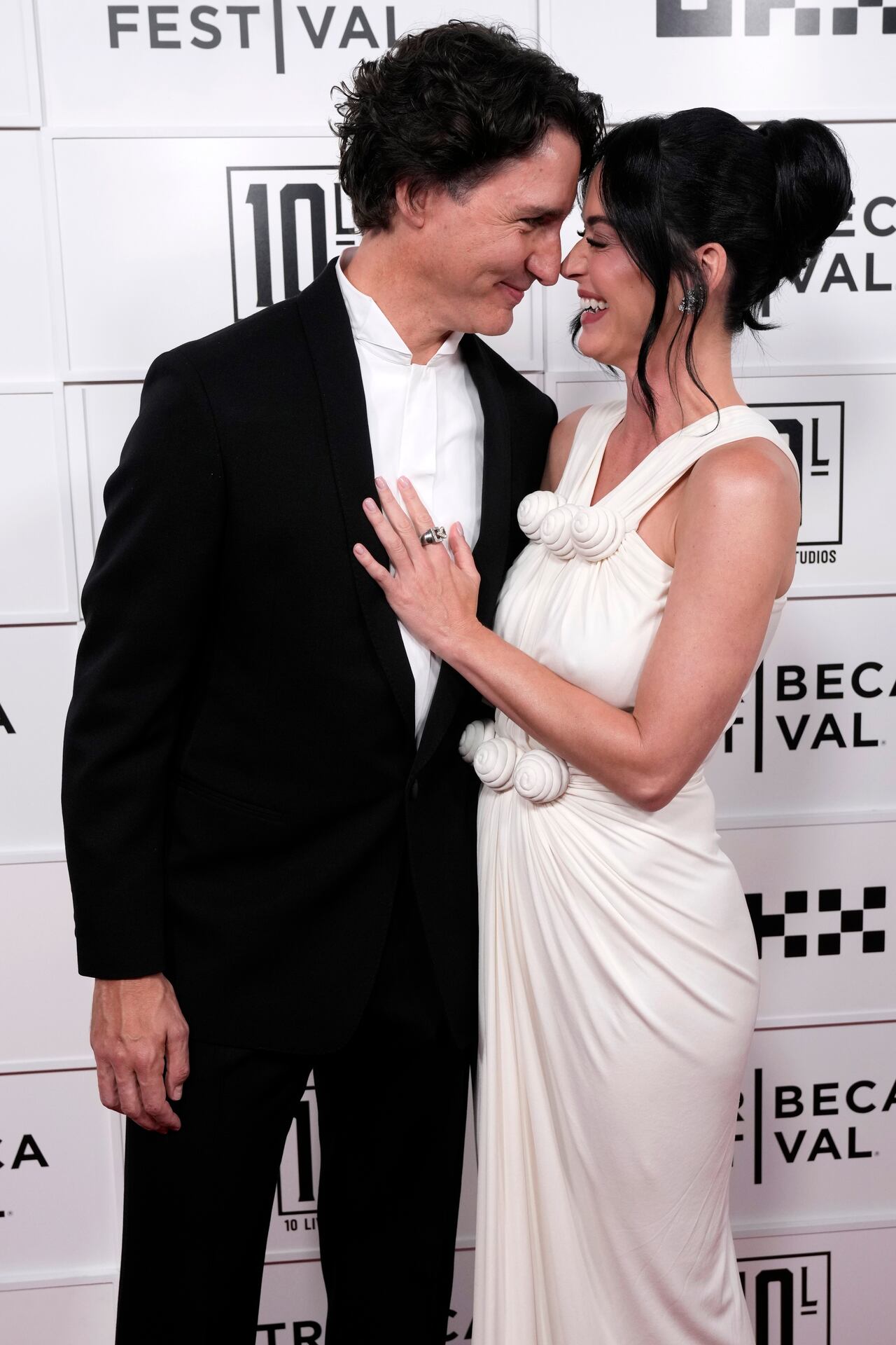 Justin Trudeau and Katy Perry take their romance to the red carpet