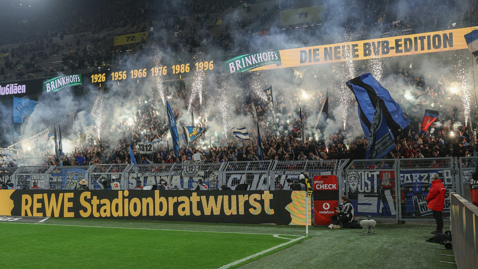 Fußball: Pyro-Vergehen - HSV muss 153.000 Euro Strafe zahlen