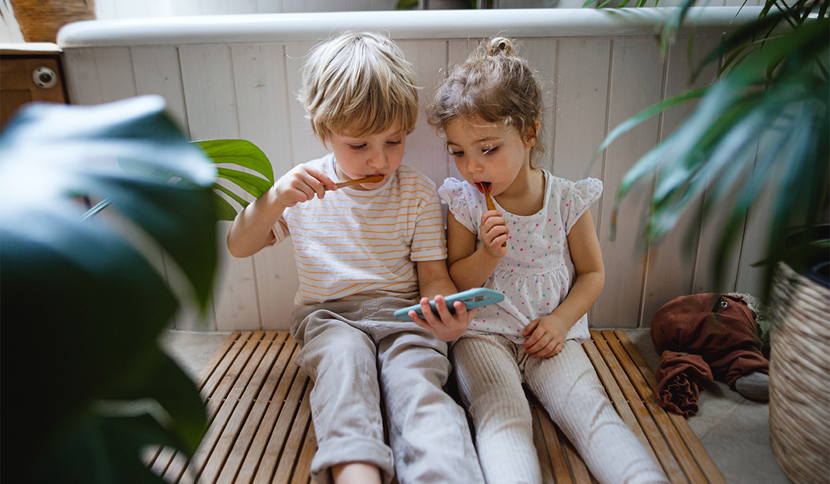 My two-year-old never let me brush her teeth until I tried this simple ...
