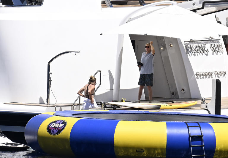 Ellen DeGeneres and wife Portia de Rossi pack on PDA during yacht ride ...