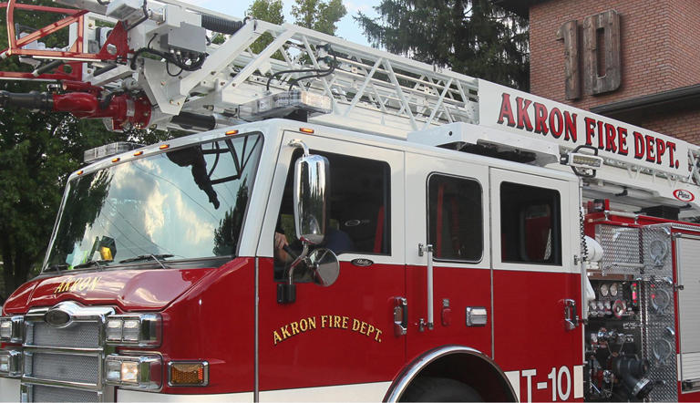 1 person, 2 dogs rescued from Goodyear Heights house fire Monday