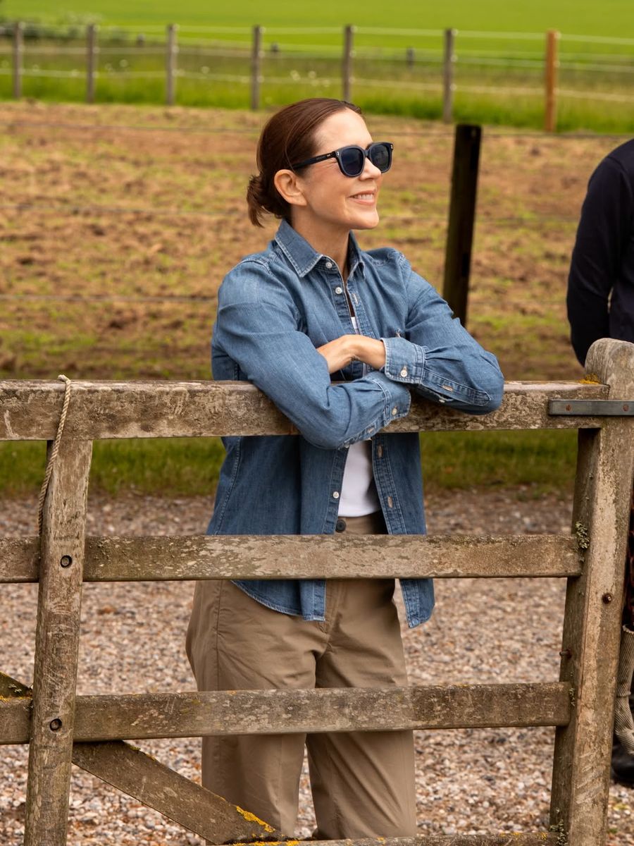 Queen Mary's denim style takes center stage in latest outings: Casual ...
