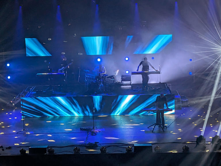 Review - Midge Ure delights the crowds at Portsmouth's Guildhall
