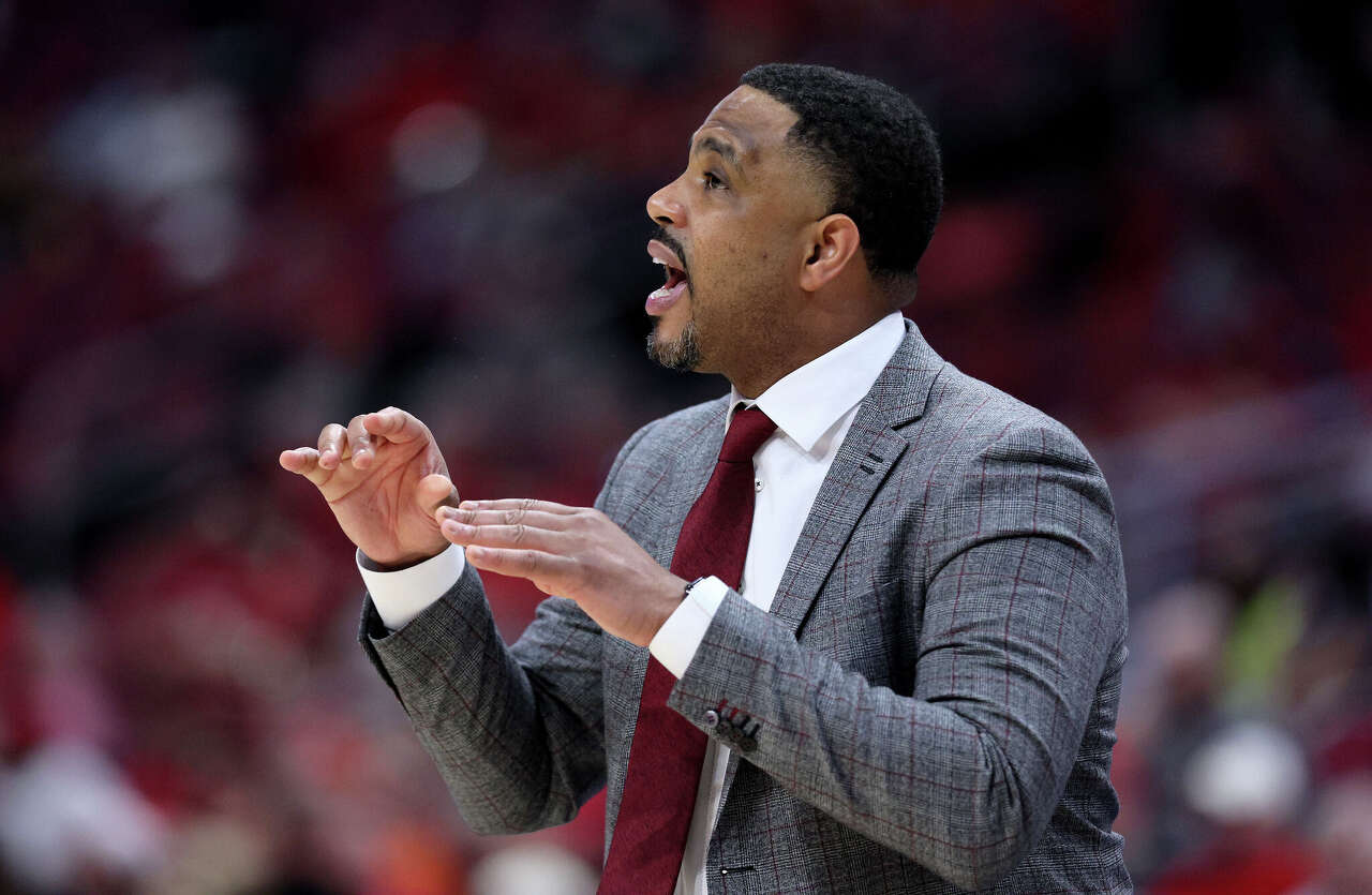 Meet UConn men's basketball assistant Mike Pegues: 5 things to know ...