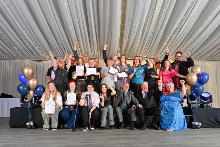 Fallin group bounces back from sunflower anger with volunteer prizes