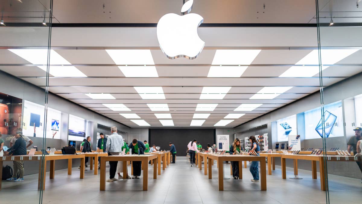 Apple announces store closures as mall performance stumbles