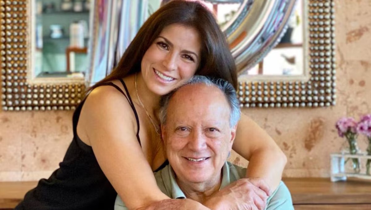 Alessandra Rosaldo es captada en el sepelio de su papá Jaime Sánchez ...