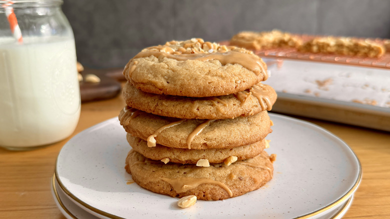 Bakery-style peanut butter cookies recipe