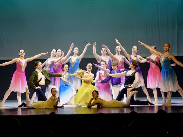Ballettschule zeigt „Cinderella“ – 400 Tänzer und Helfer weinen nach ...