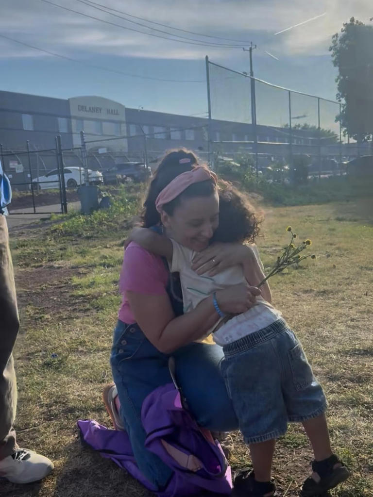 YouTuber Ms. Rachel visits immigrant detention center in NJ to meet ...