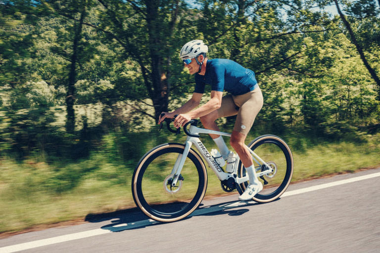 Megamo's new e-road bike is the first with Avinox's turbo-charged M2S ...