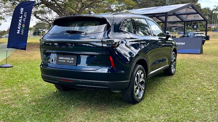 GWM Haval H6 2027 estreia versões híbridas flex no Brasil; veja preços