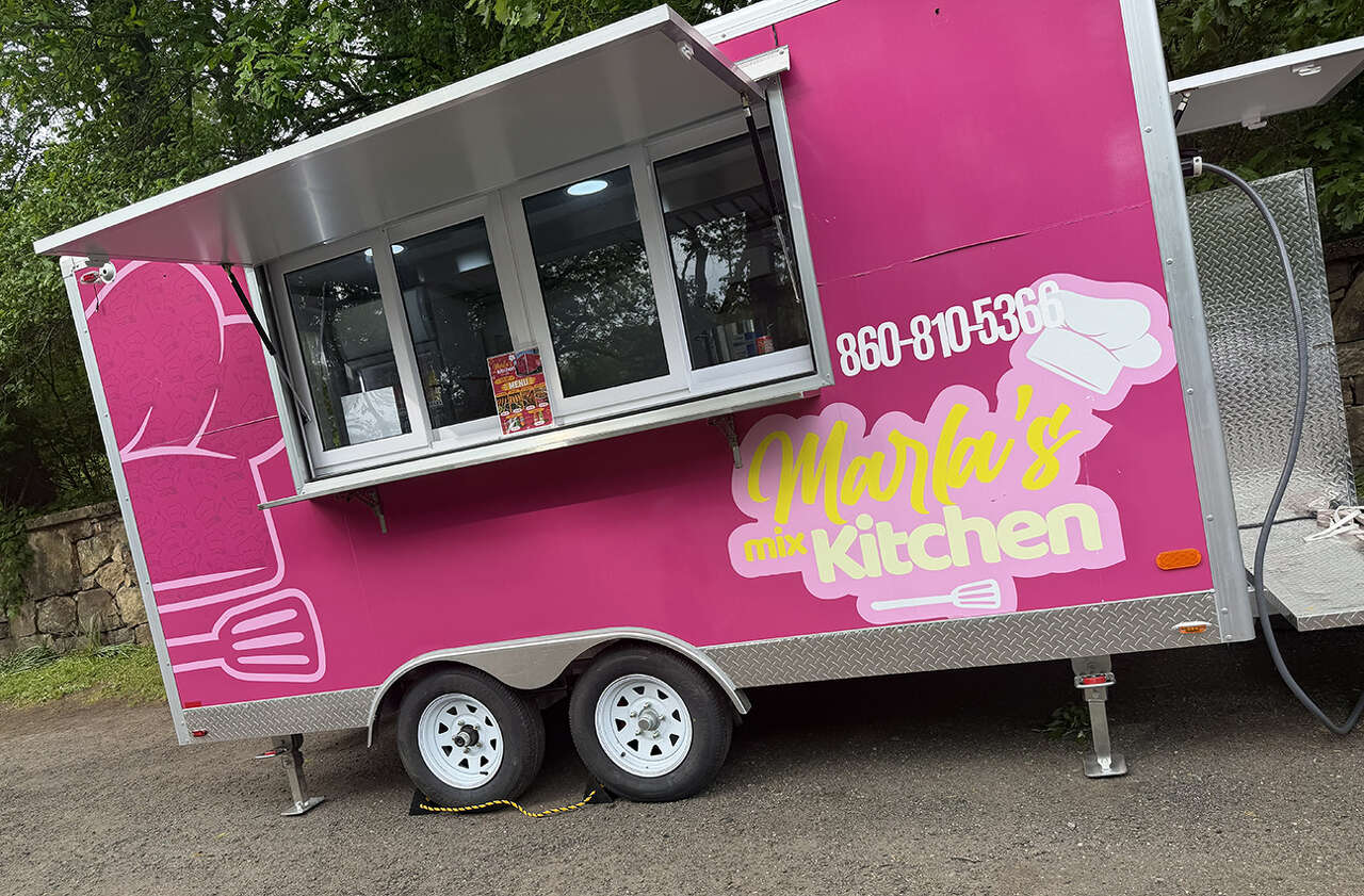 Bridgeport food trailer puts birria egg rolls, other Latin favorites ...