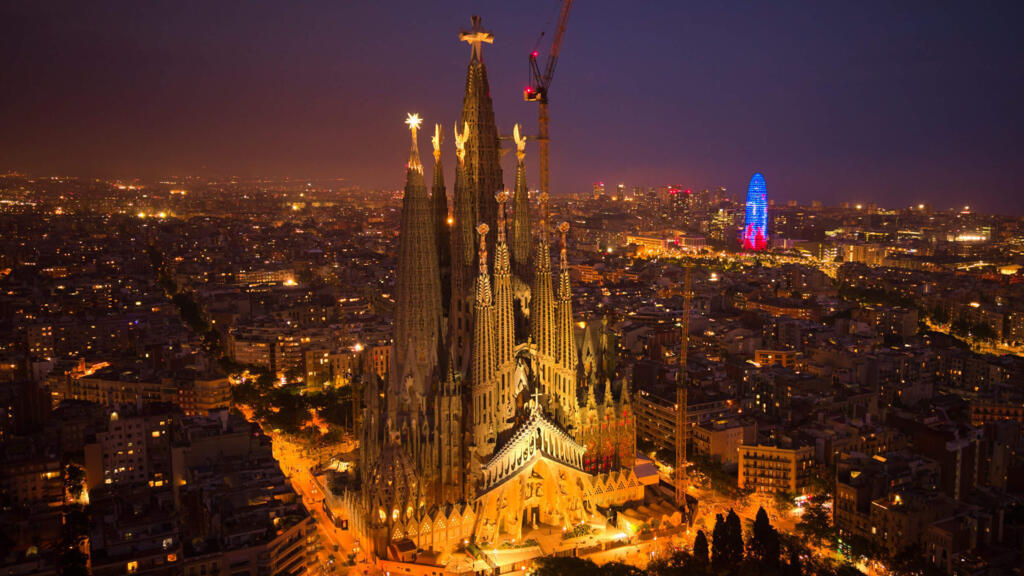 La Sagrada Familia: obra maestra de Gaudí que se alzó más alto que ...