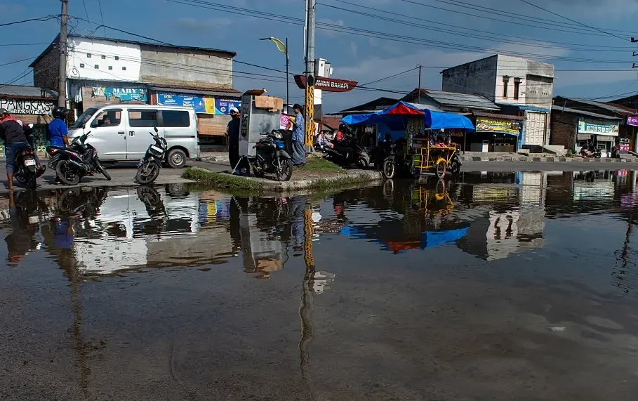 Scientists warn Pacific warming and sinking coasts speeding flood risks