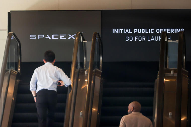SpaceX employees get a crash course in how the rich handle money