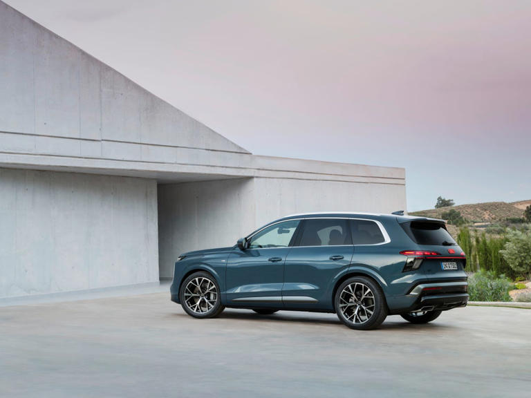The 2027 Audi Q7 and SQ7 bring matrix lighting to the USA, plus up to ...