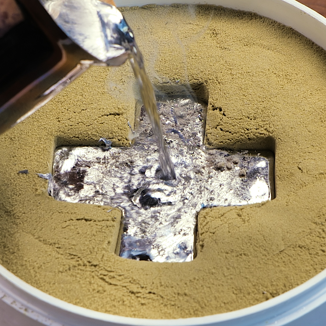 Transforming molten metal into unique shapes