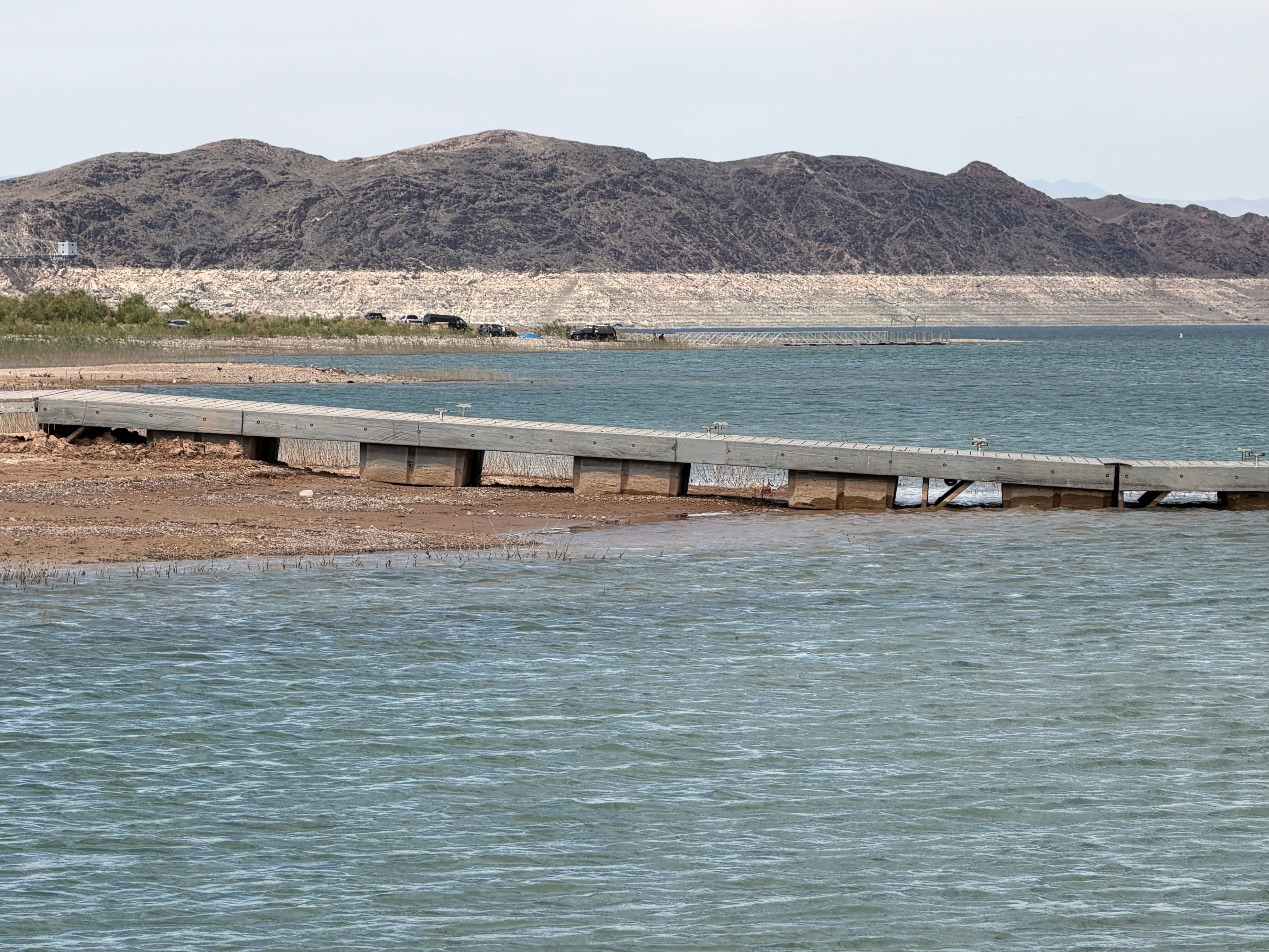 Boater missing after helping woman struggling to swim at Lake Mead