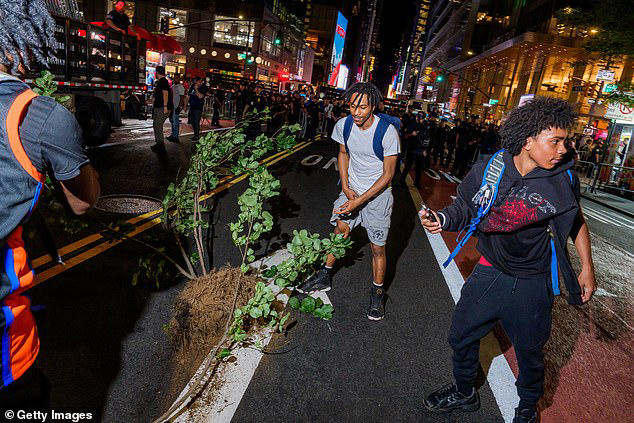 Knicks watch NYC party descends into mass brawl after brutal loss as ...