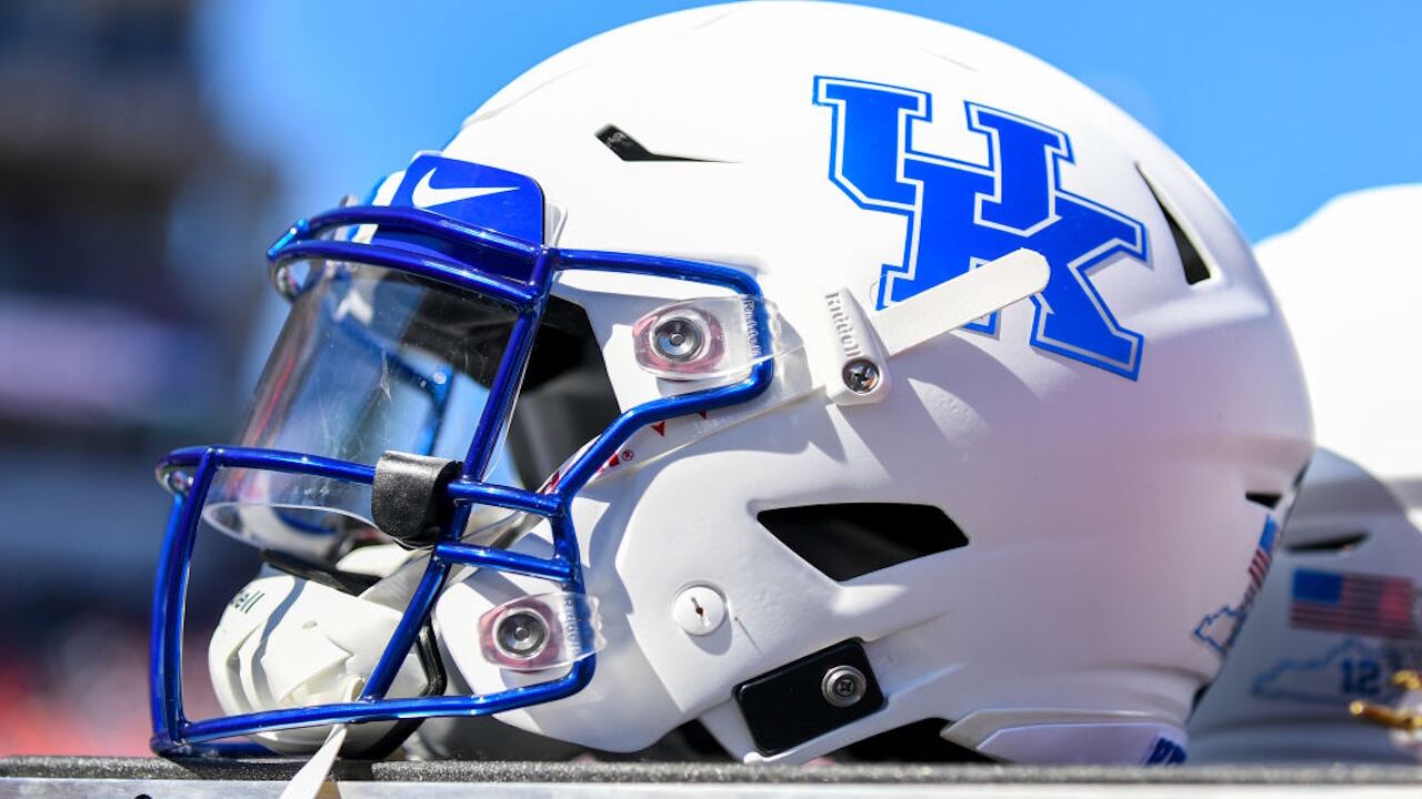 Kentucky DL Nic Smith dies; no foul play suspected
