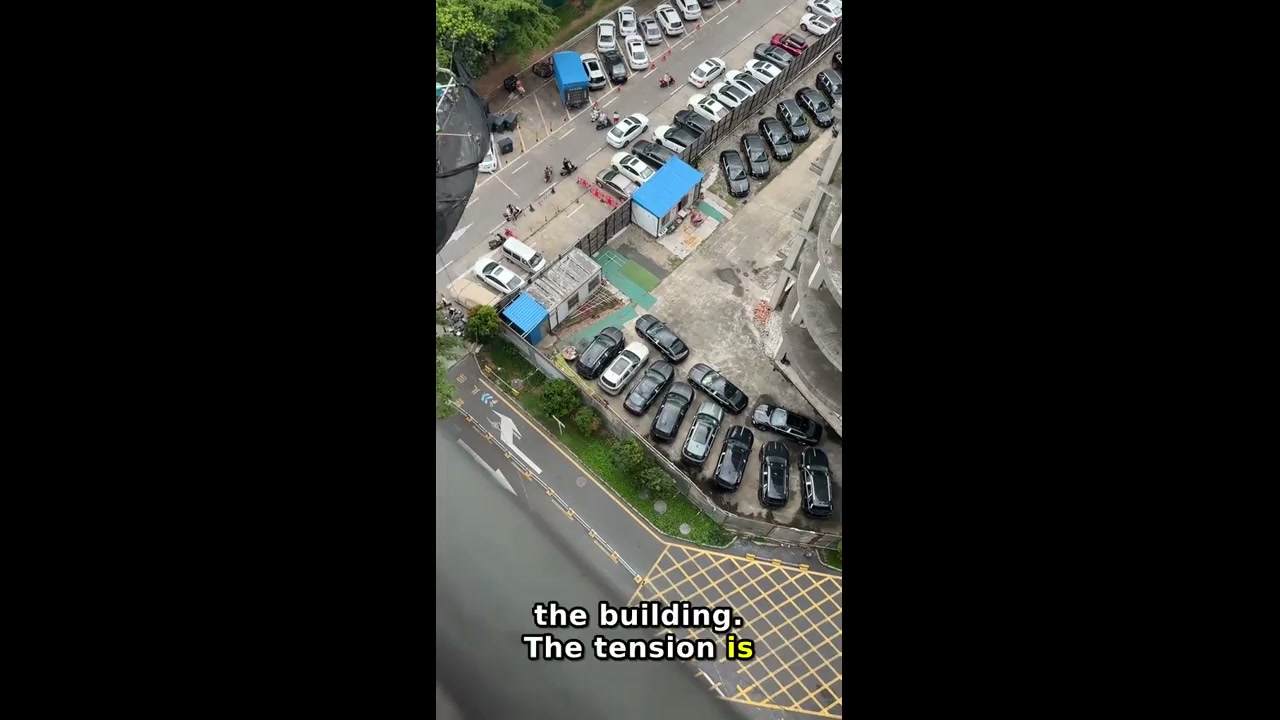 Swirling suspended platform shakes skyscraper in Guangdong!