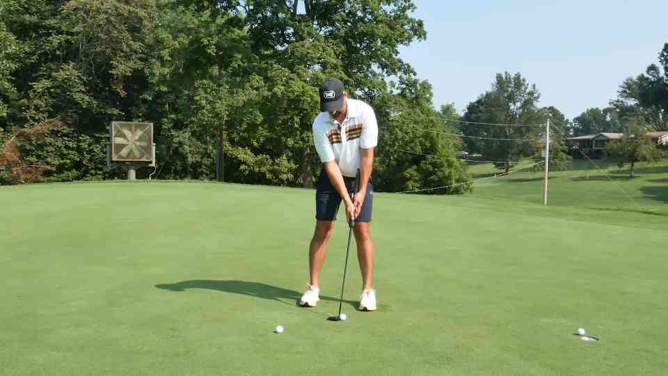 Why good golfers suddenly miss easy putts under pressure