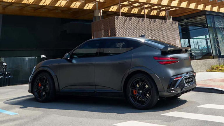 Il crossover Genesis da 650 CV arriva in Italia e costa 88.400 euro