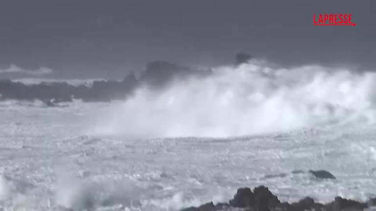 Nuova Zelanda sferzata dal maltempo: forti venti e mare in burrasca