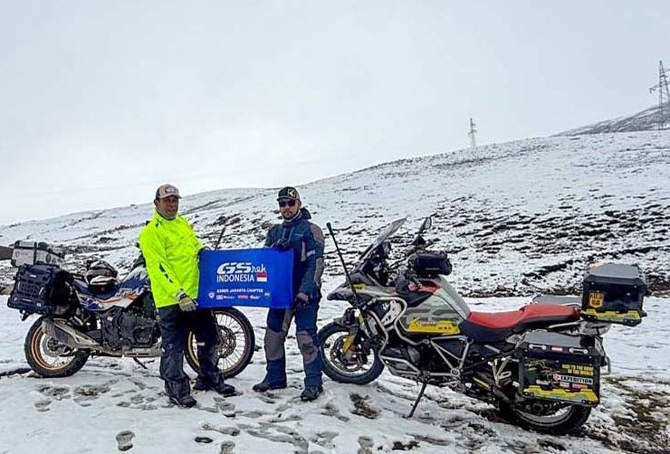 Dua overlander Indonesia touring menembus atap dunia, dari Everest ...