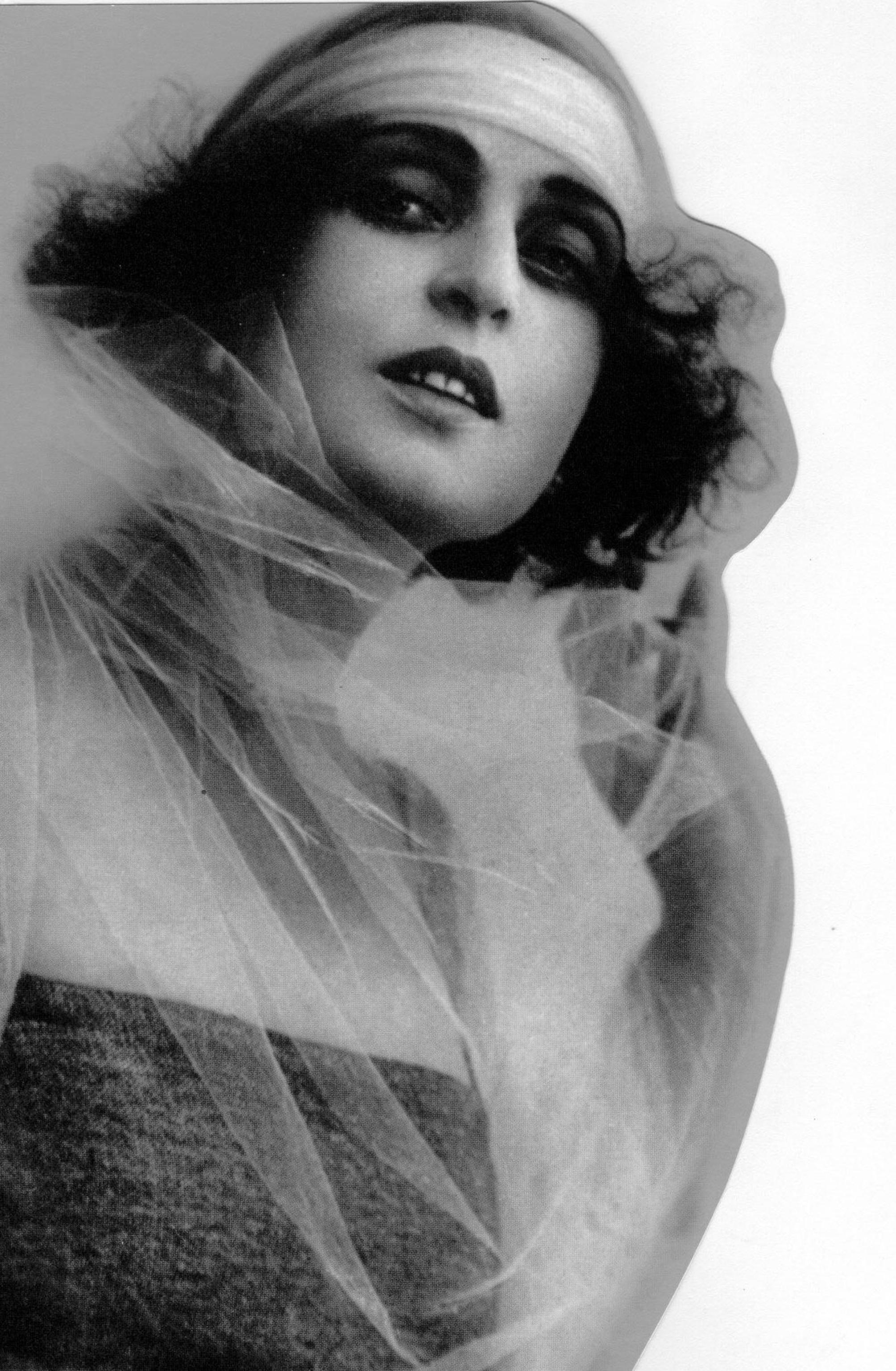 Una targa in memoria di Eleonora Duse sul villino dove abitò a Firenze