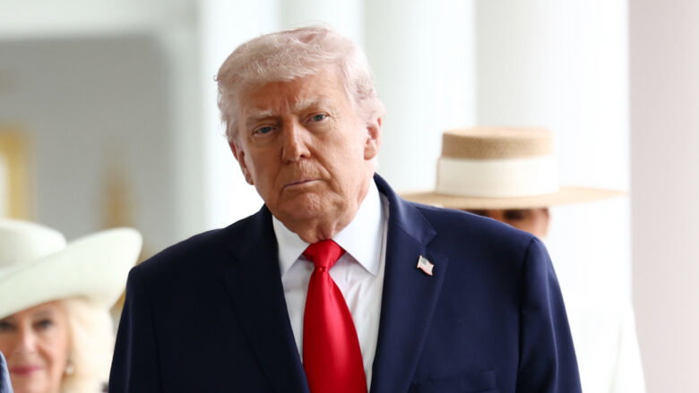 Trump dreigt met 100 procent invoertarieven op Franse wijn in conflict ...