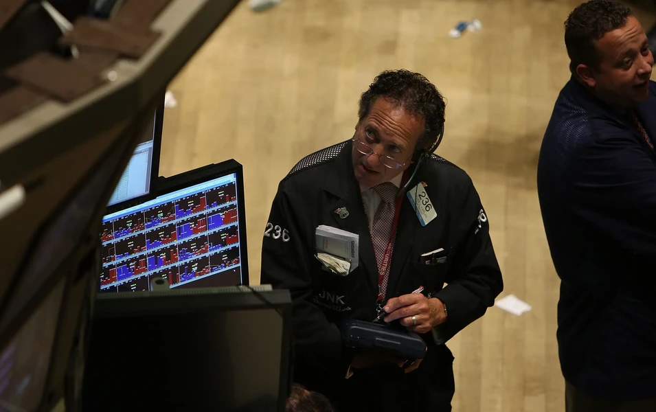 High-yield bonds top 7% as investors shift to income