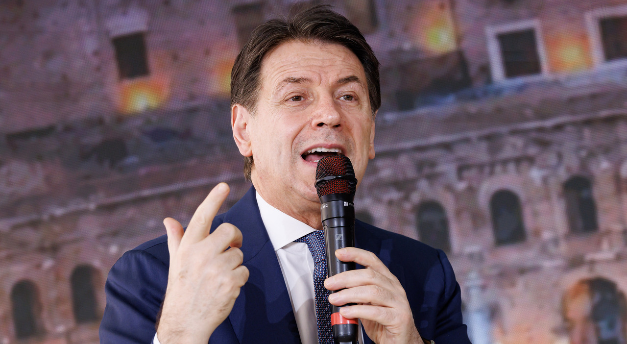 Giuseppe Conte: «FdI e i giornali di destra gettano fango, da oggi querelo»